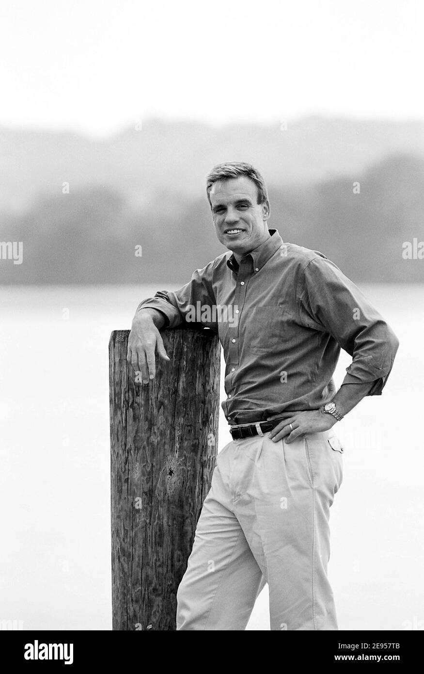 Governor of virginia mark warner hi-res stock photography and images ...