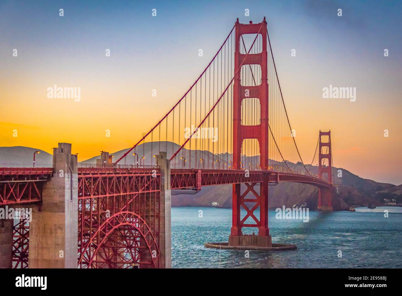 Suspension golden gate bridge hi-res stock photography and images - Alamy