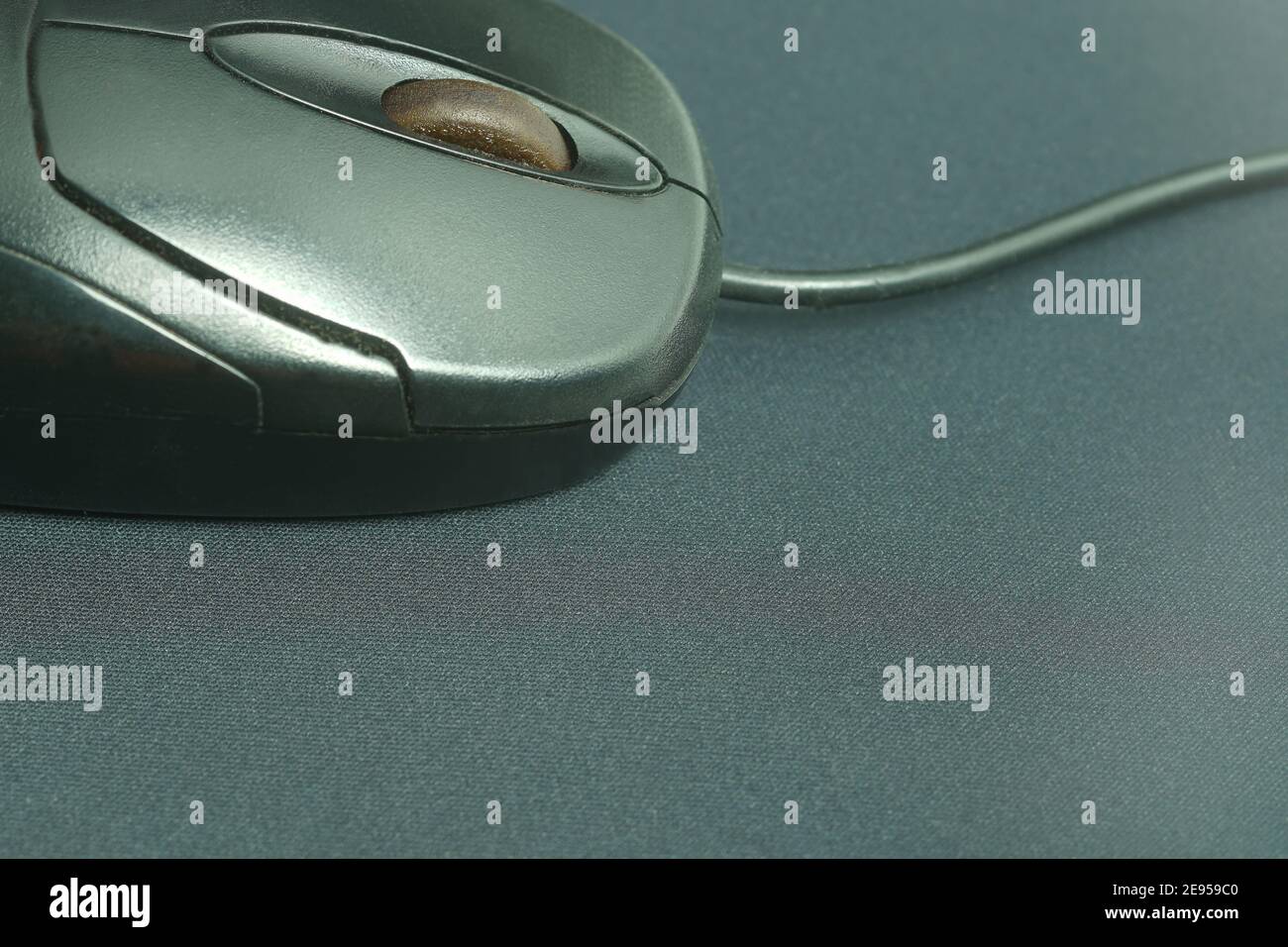A veiw a old black wire mouse on a pad Stock Photo - Alamy