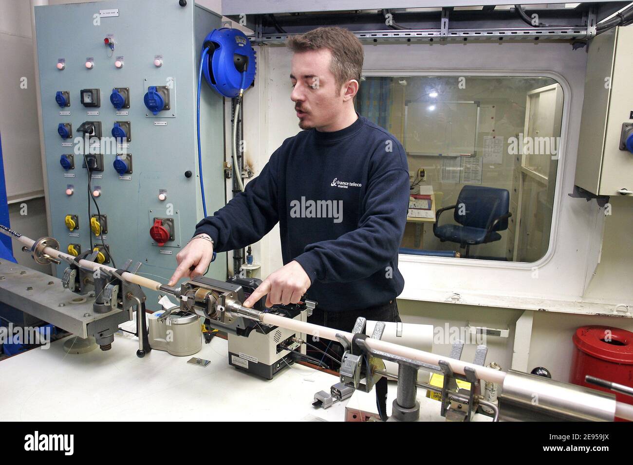 Presentation of the last fiber optic submarine cable installation SEA ...