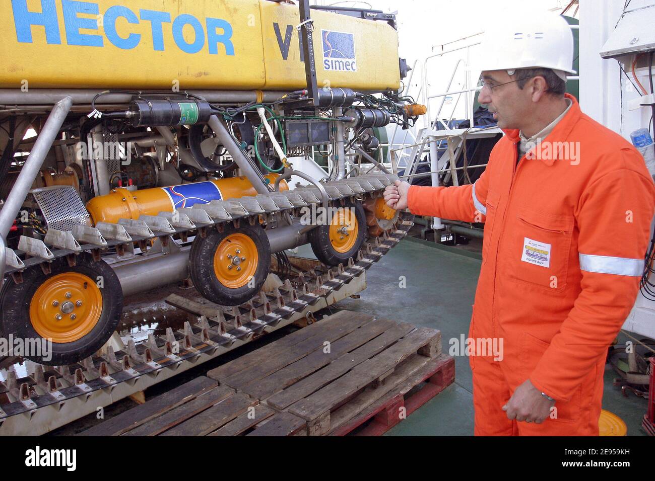 Presentation of the last fiber optic submarine cable installation SEA ...