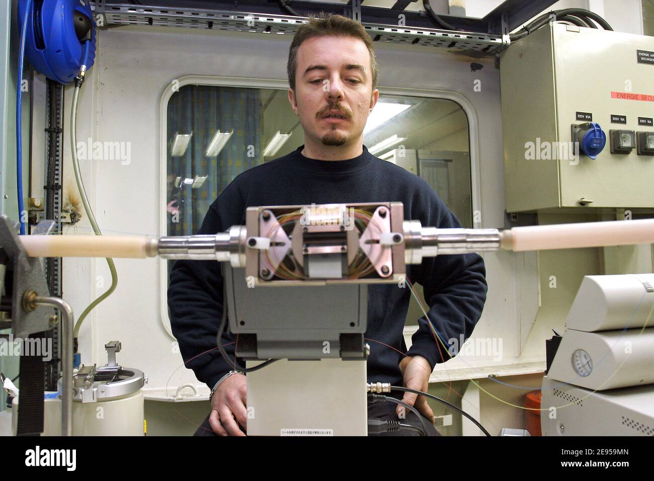 Submarine fiber optic cable hi-res stock photography and images - Alamy