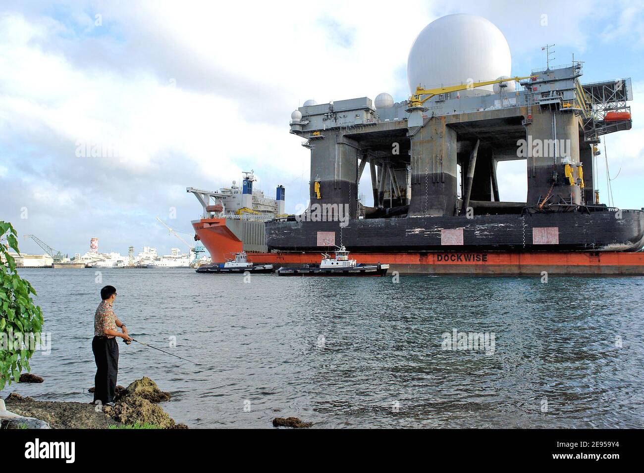 The heavy lift vessel MV Blue Marlin enters Pearl Harbor, Hawaii on ...