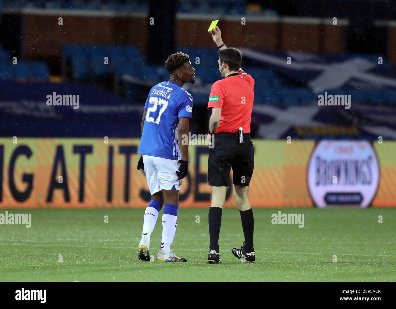 Kevin clancy referee hi-res stock photography and images - Alamy
