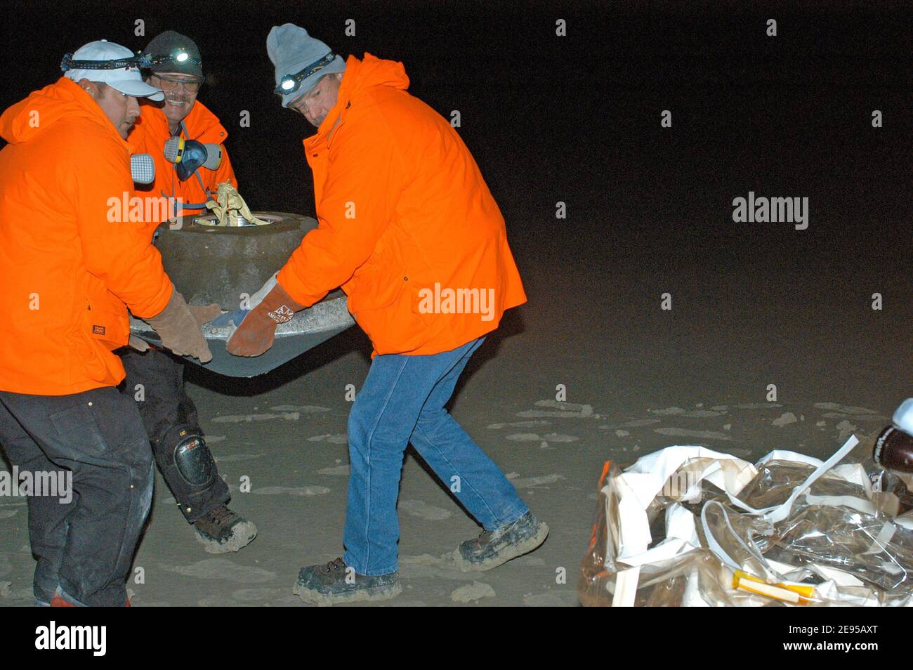 NASA's Stardust sample return capsule successfully landed at the U.S ...