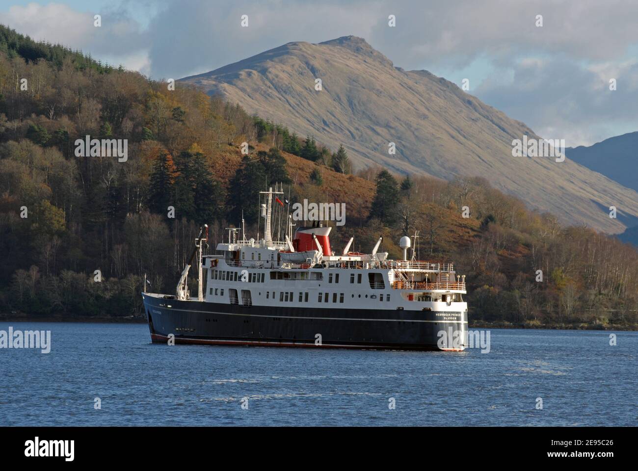 HEBRDEAN PRINCESS at anchor off INVERARAY, LOCH FYNE, SCOTLAND Stock ...