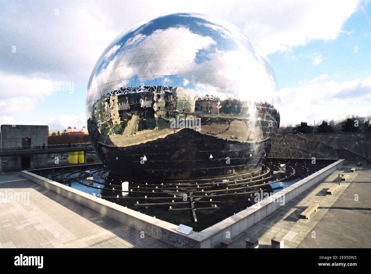Parc de la villette screen hi-res stock photography and images - Alamy