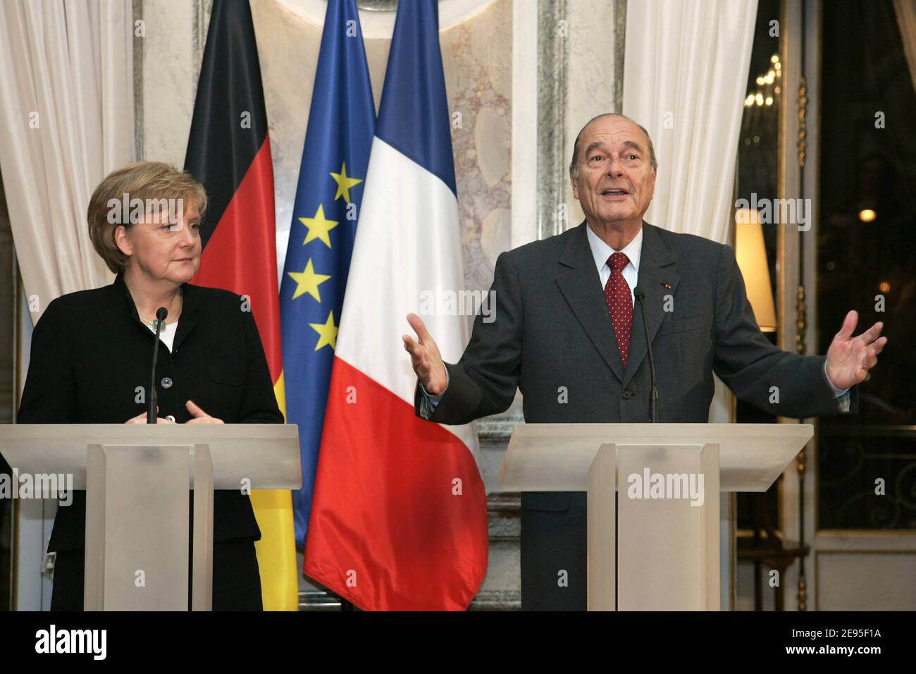 Angela merkel jacques chirac hi-res stock photography and images - Alamy