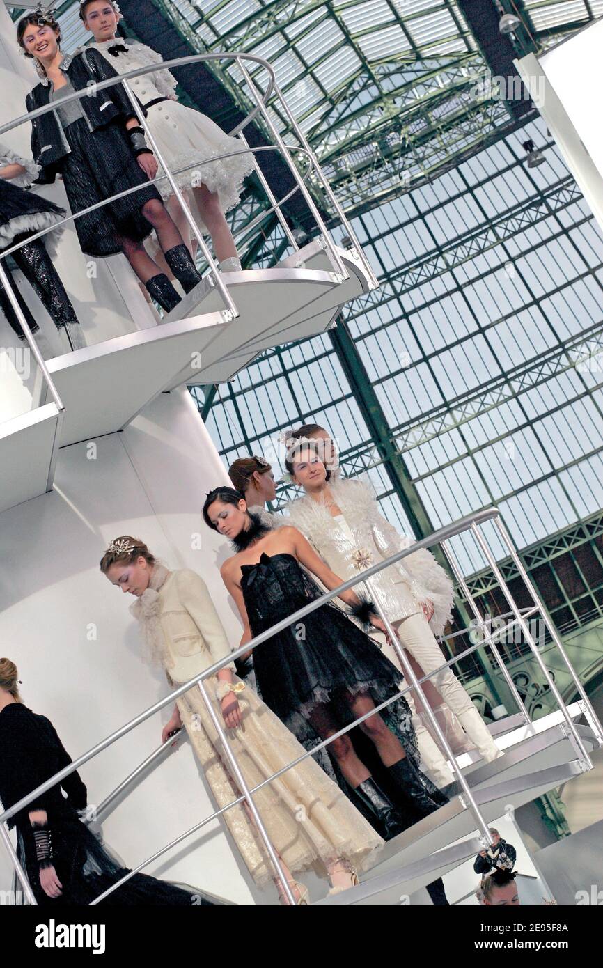 Chanel Haute-Couture Spring-Summer 2006 fashion Show by German designer ...