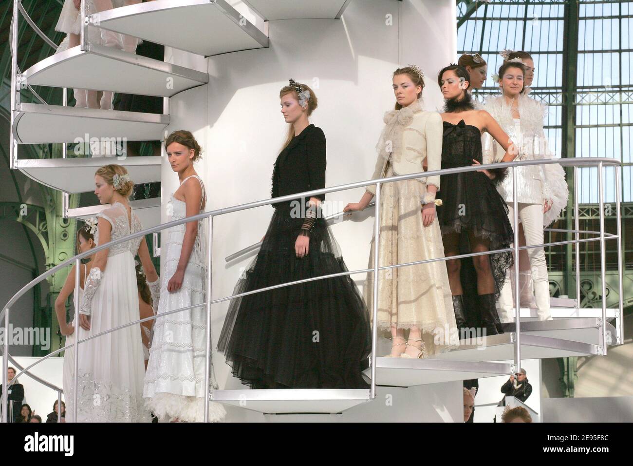 Chanel Haute-Couture Spring-Summer 2006 fashion Show by German designer ...