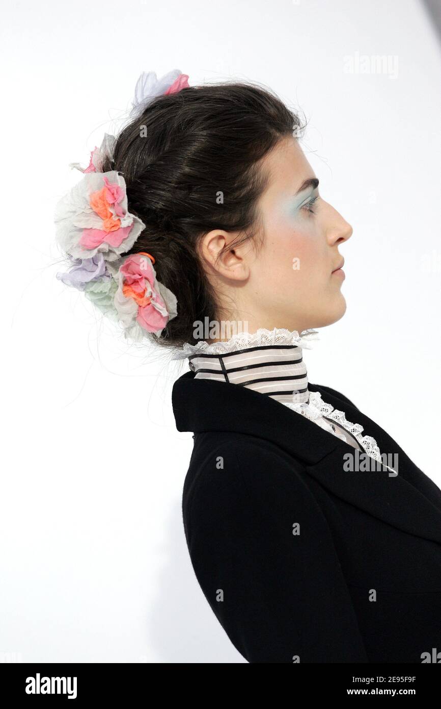 Chanel couture 2006 hi-res stock photography and images - Alamy