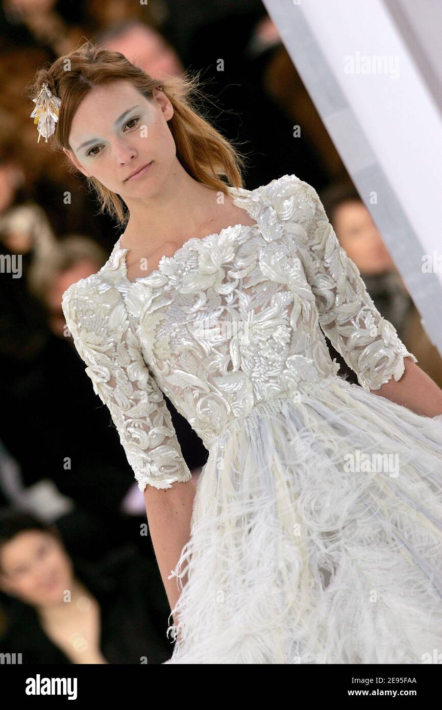 Chanel Haute-Couture Spring-Summer 2006 fashion Show by German designer ...