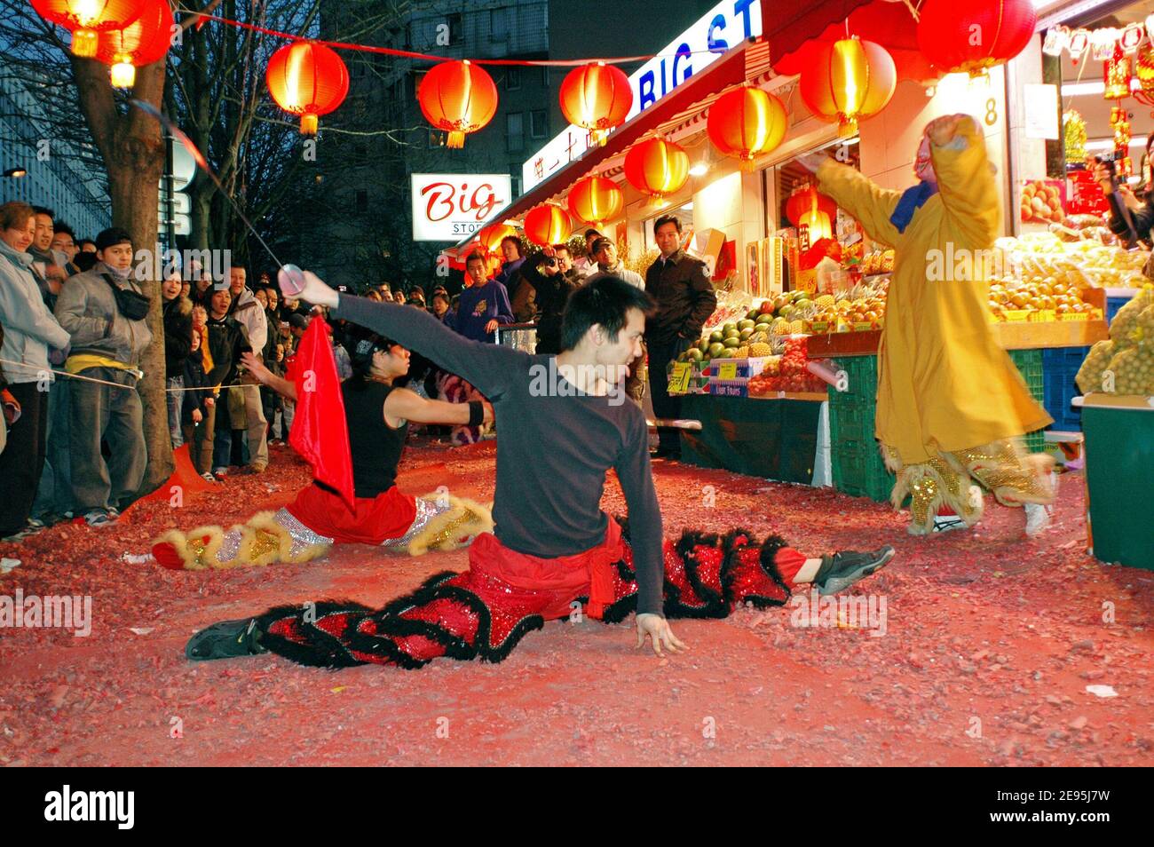 Chinese community members of 13th district of Paris celebrate the ...
