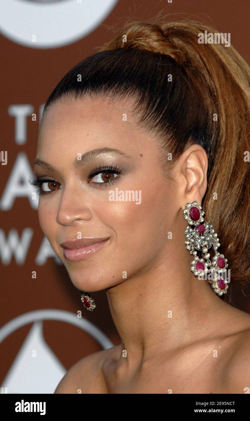 Beyonce Grammys 2006
