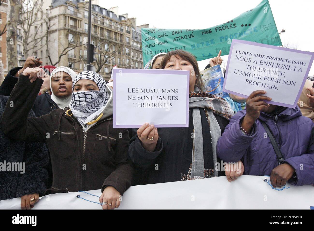 World islamic mission hi-res stock photography and images - Alamy