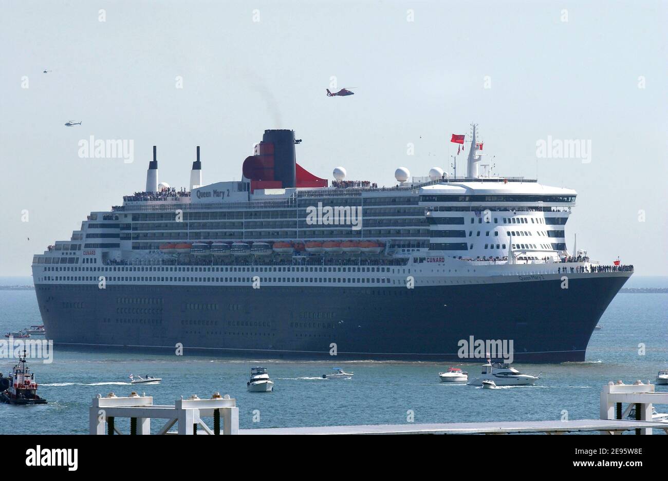 The Queen Mary 2 saluted its legendary 1934 namesake, the original ...