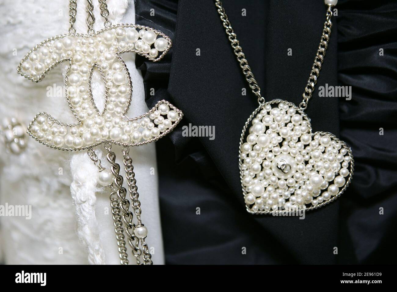 Details on models during Chanel Fall-Winter 2006-2007 Ready-to-Wear ...