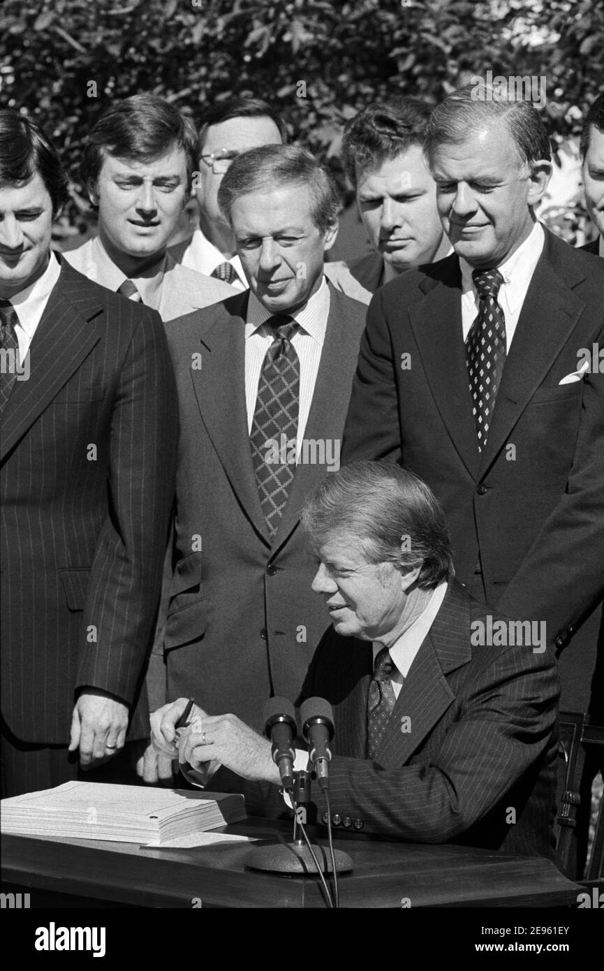 Jimmy carter white house signing Black and White Stock Photos & Images ...