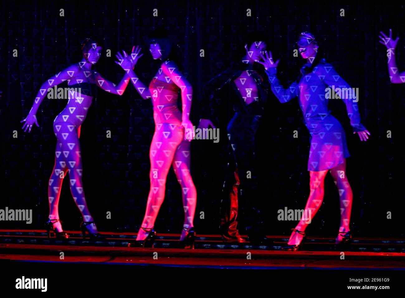 Crazy horse dancers hi-res stock photography and images - Alamy