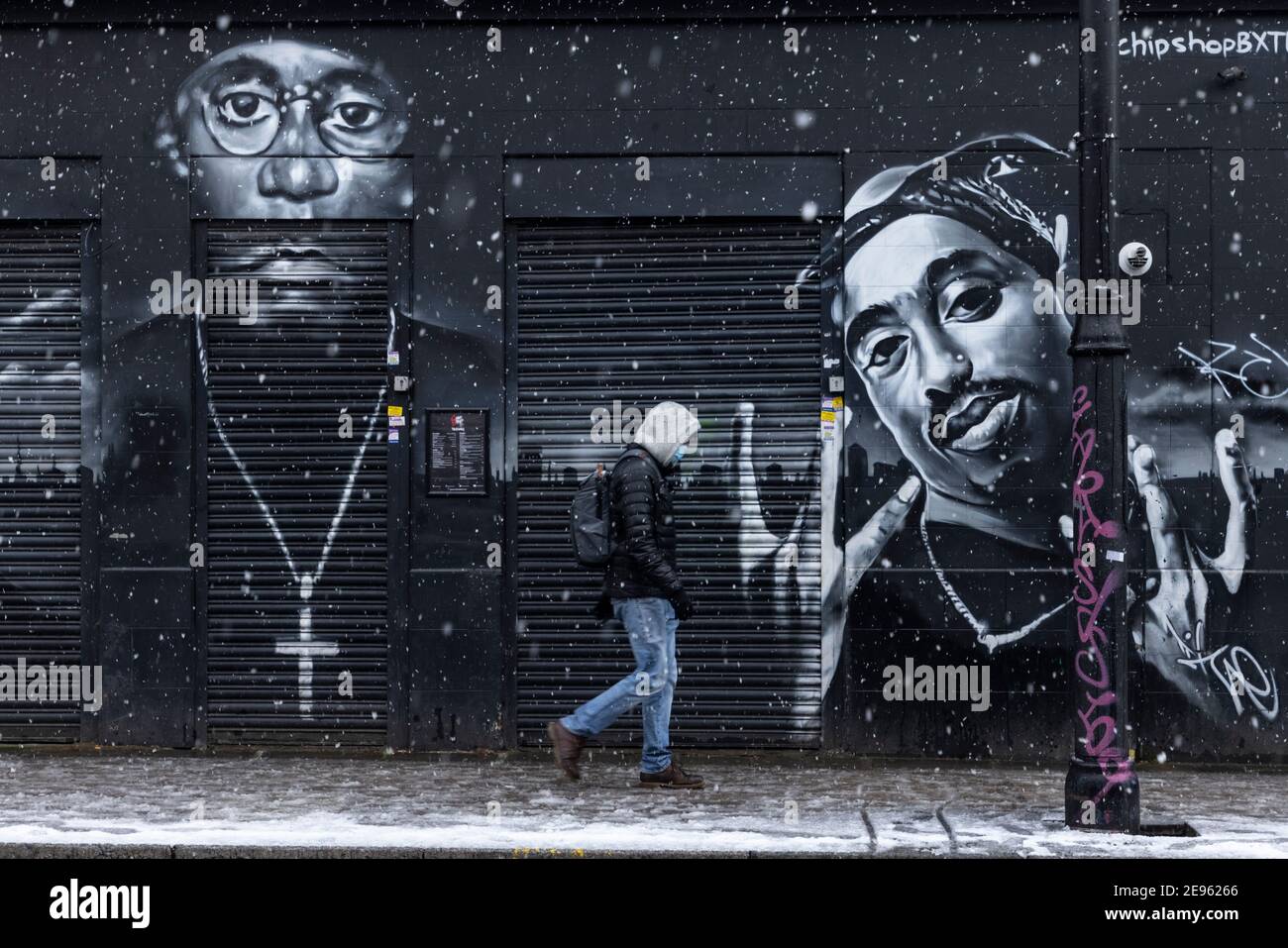 Mural london face mask hi-res stock photography and images - Alamy