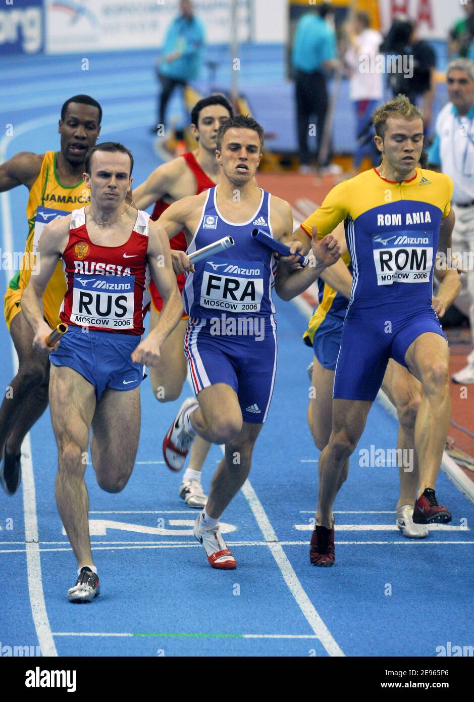 400 m relay hi-res stock photography and images - Alamy