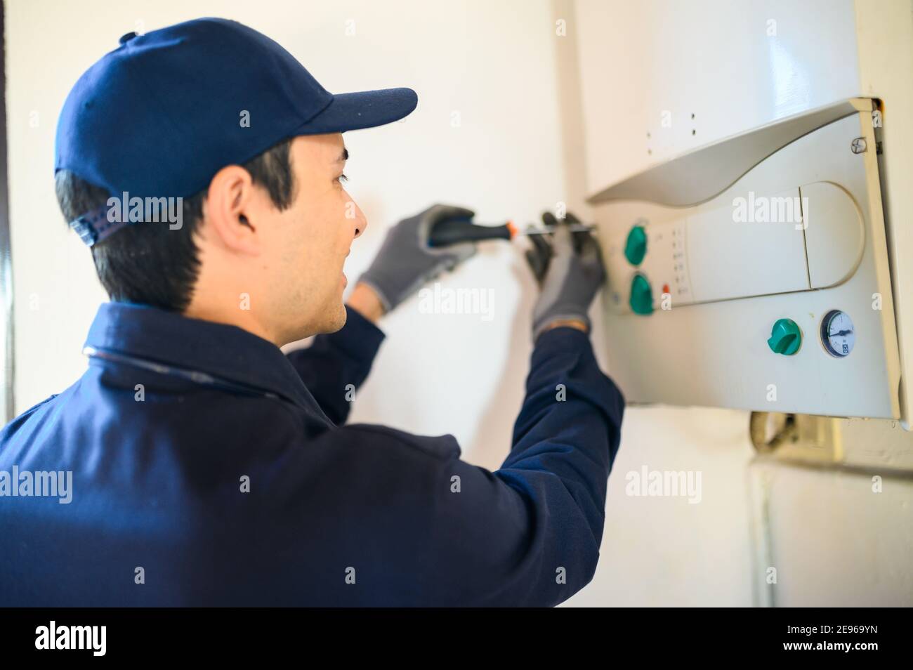 Smiling technician hi-res stock photography and images - Alamy
