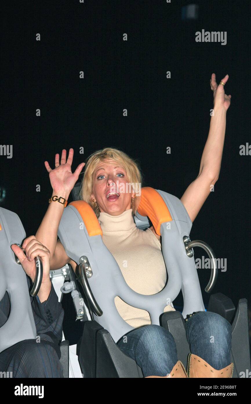 Loana trying Kamel Ouali's new attraction creation 'Danse avec les ...