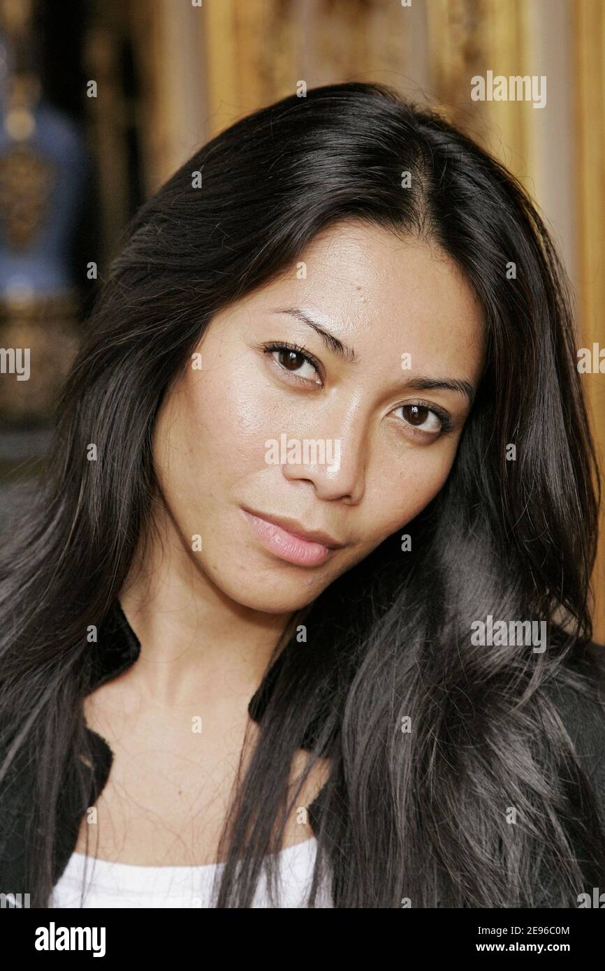 Anggun paris hi-res stock photography and images - Alamy