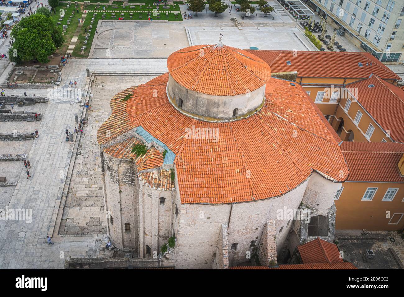 Circular temple ruin hi-res stock photography and images - Alamy