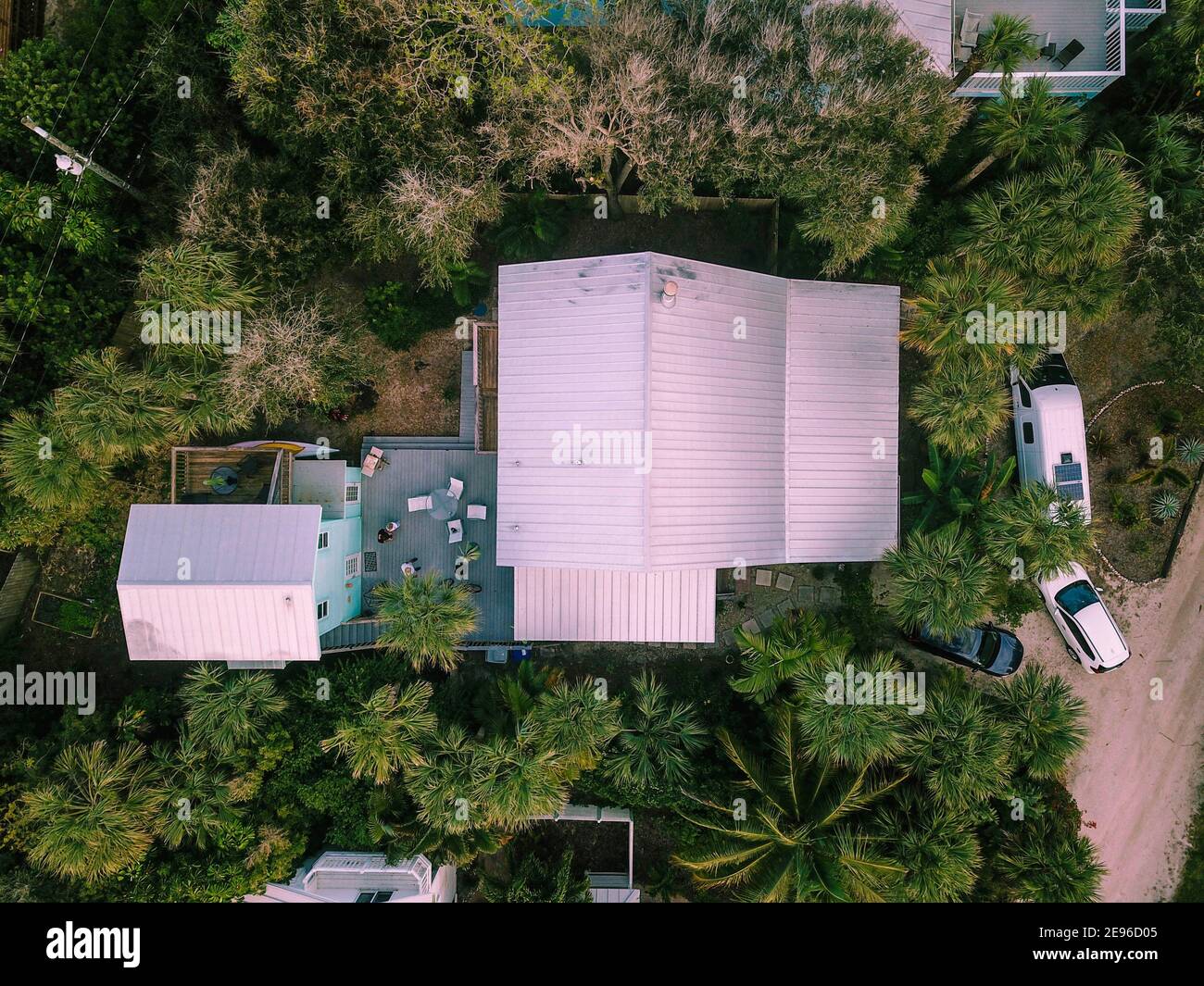 Birds eye view of a tropical Floridian Beach cottage Stock Photo - Alamy
