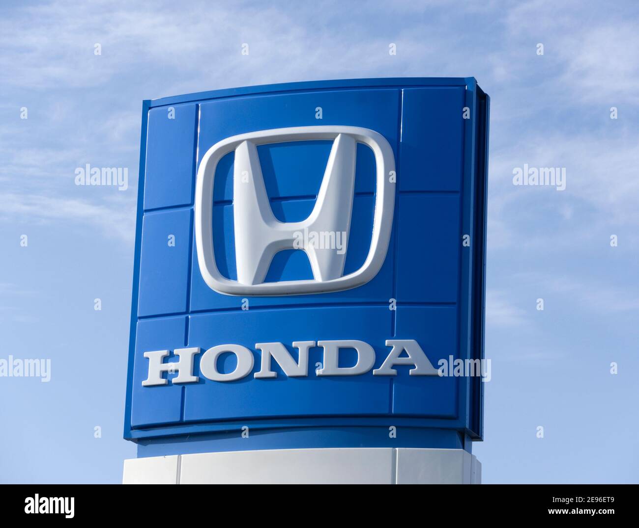 Honda logo sign hi-res stock photography and images - Alamy