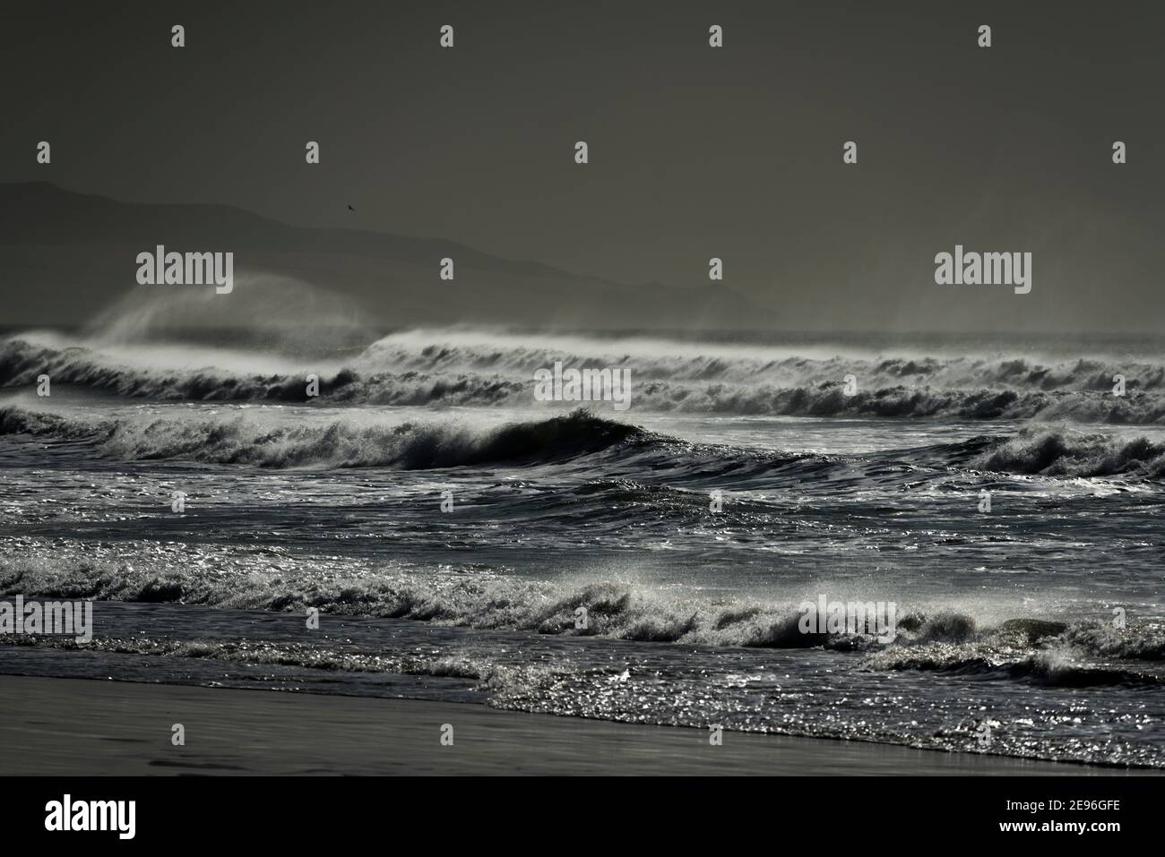 Strong wind and high sea waves in Pismo Beach Stock Photo - Alamy