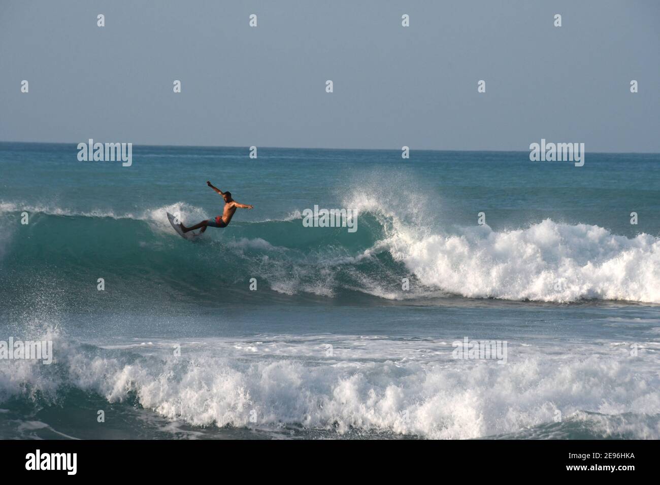 Overhead surf hi-res stock photography and images - Alamy