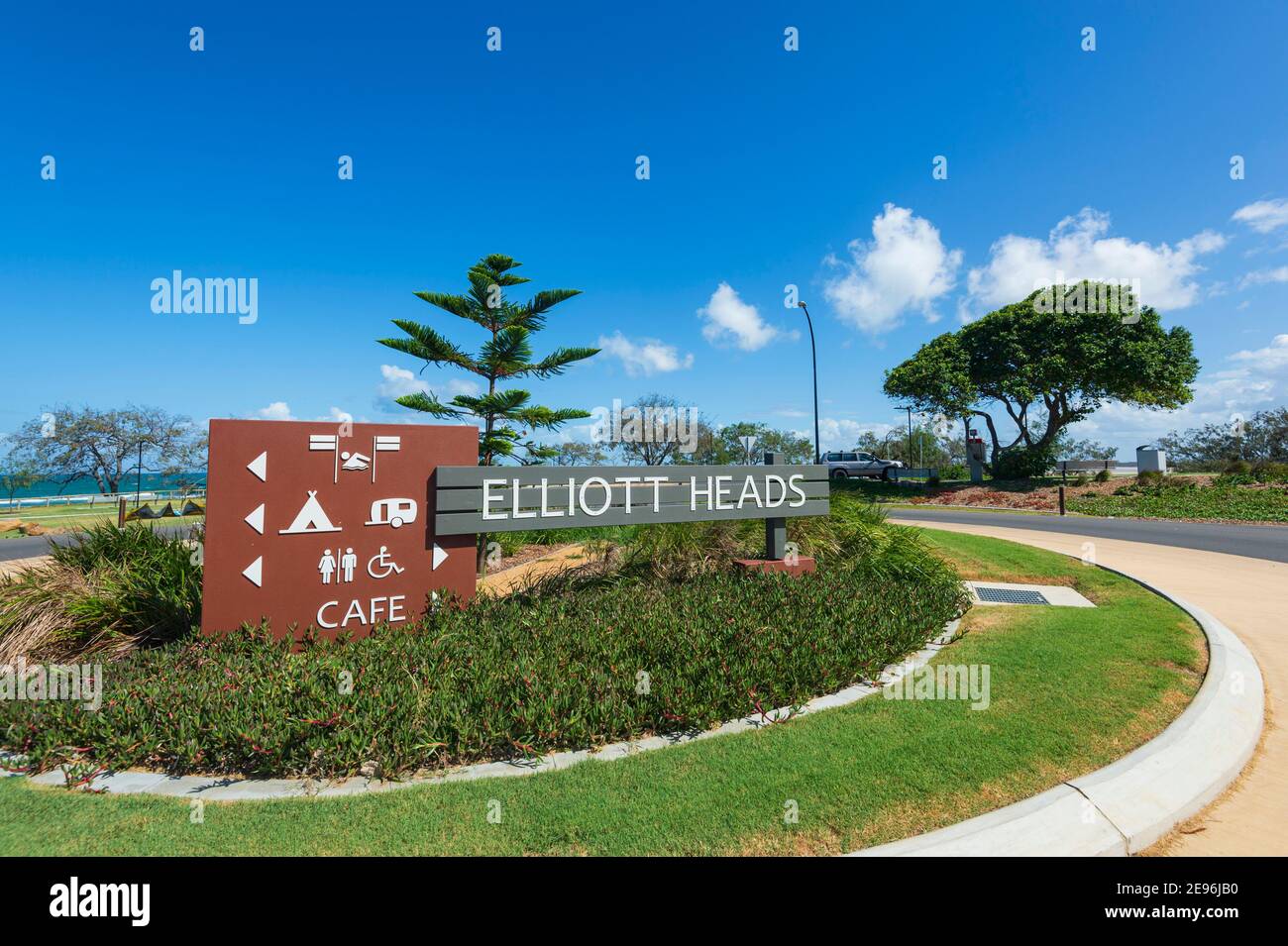 Roundabout sign australia hi-res stock photography and images - Alamy