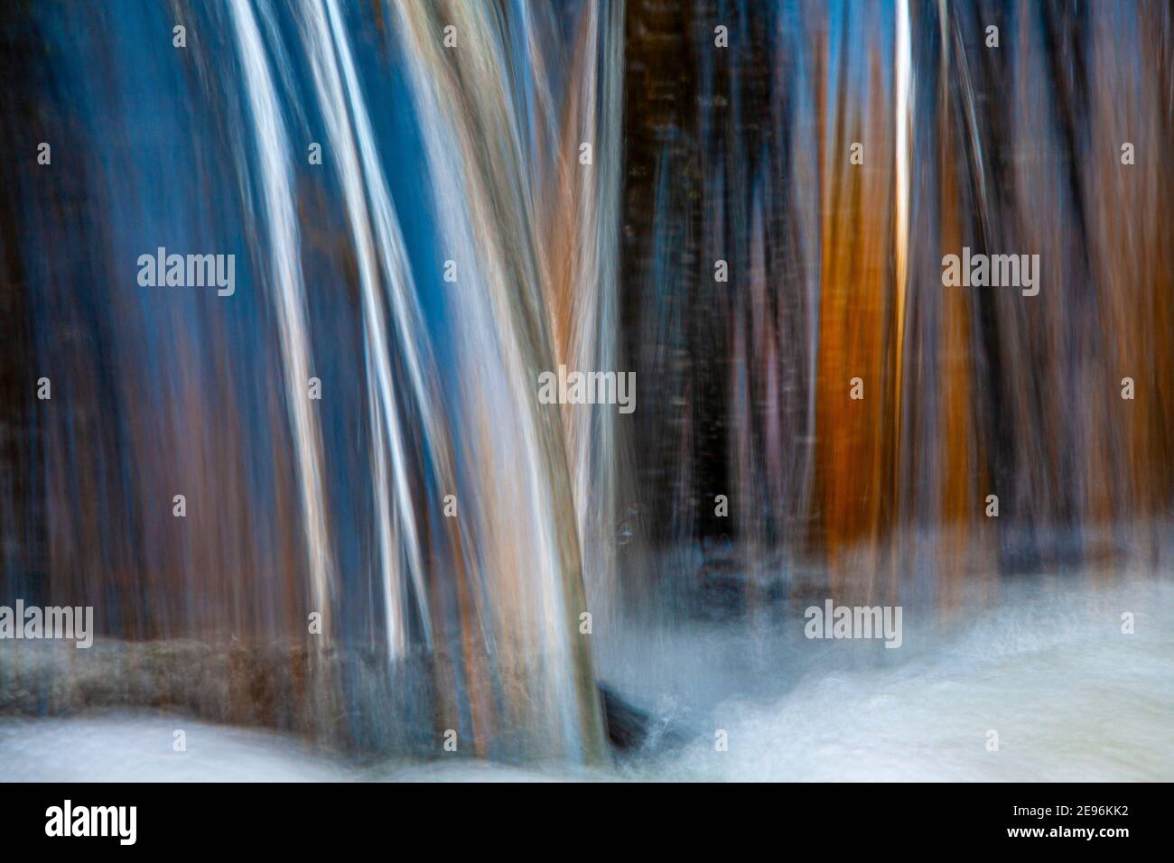 Small water fall reflecting hi-res stock photography and images - Alamy