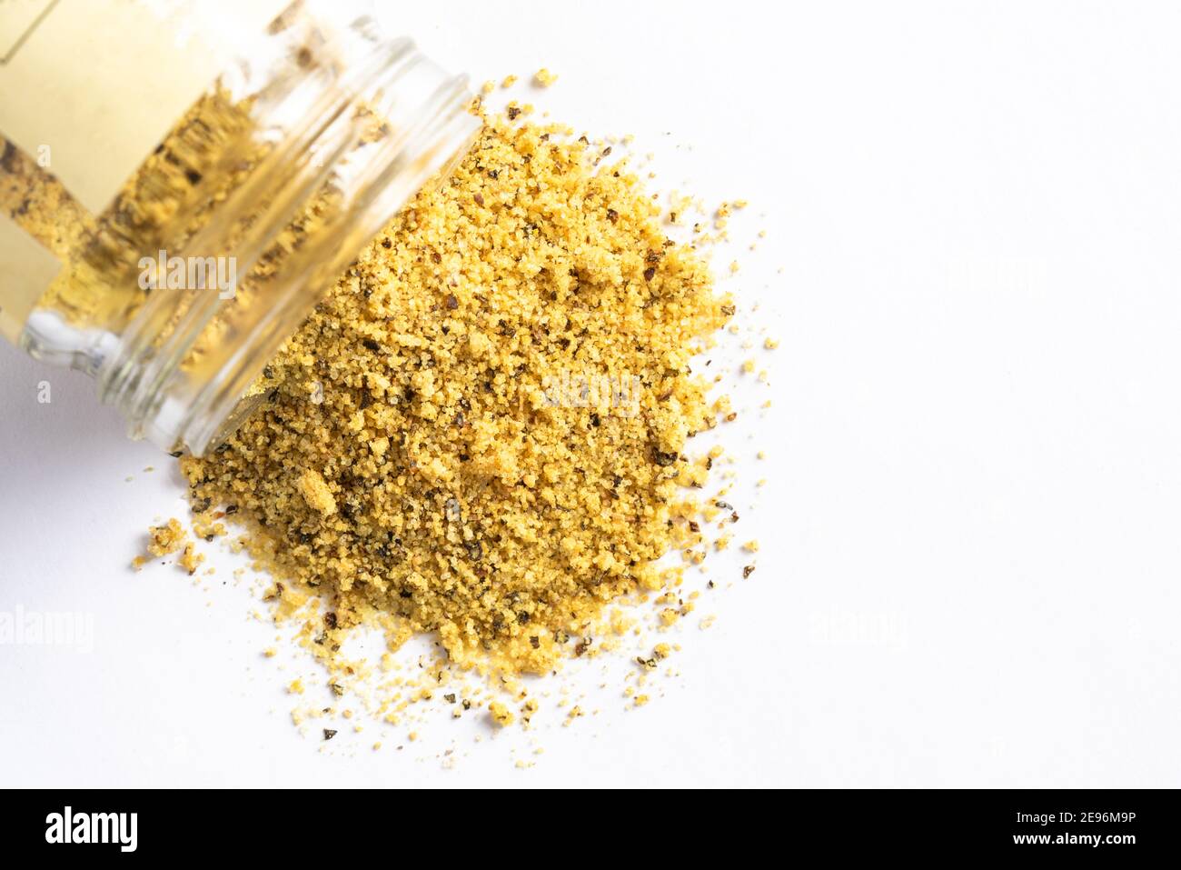 Lemon Pepper Seasoning Spilled from a Spice Jar Stock Photo - Alamy