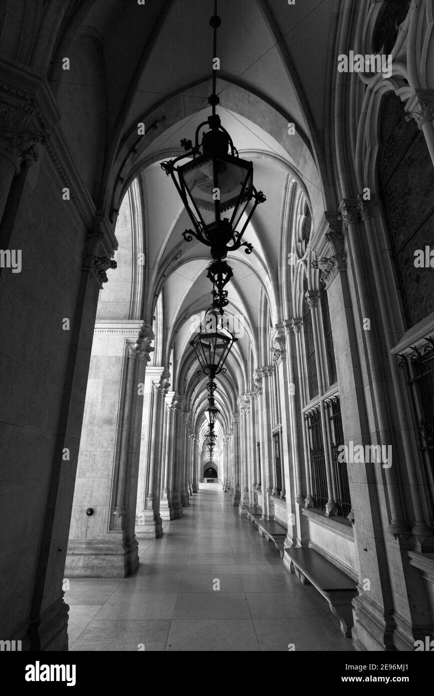 Street lamps vienna hi-res stock photography and images - Alamy