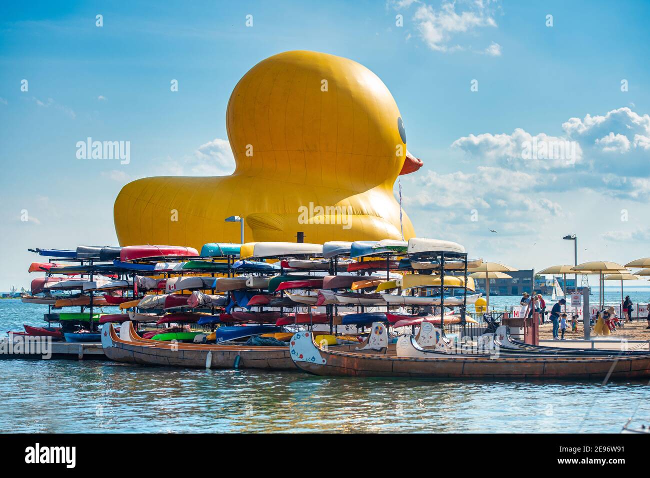Giant rubber duck toronto hi-res stock photography and images - Alamy