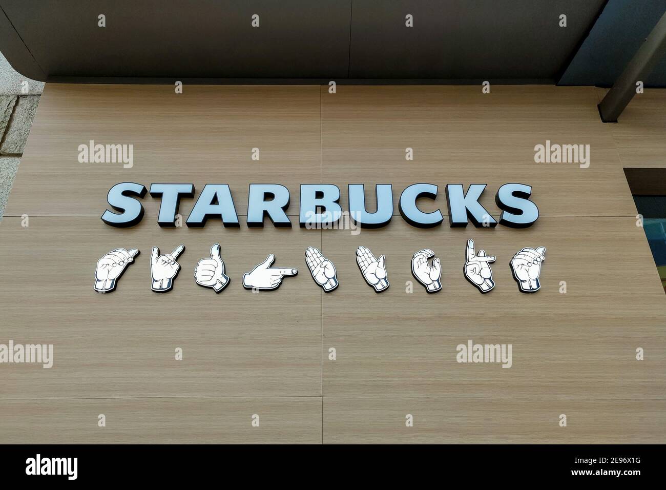 Starbucks opens new sign language outlet in downtown Huangpu district ...