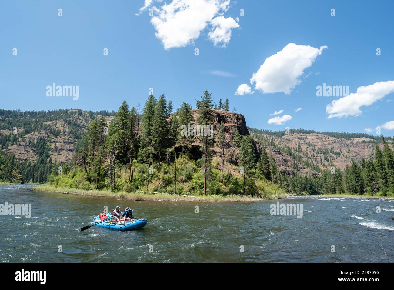 Family rafting on the Grande Ronde River, Oregon Stock Photo - Alamy
