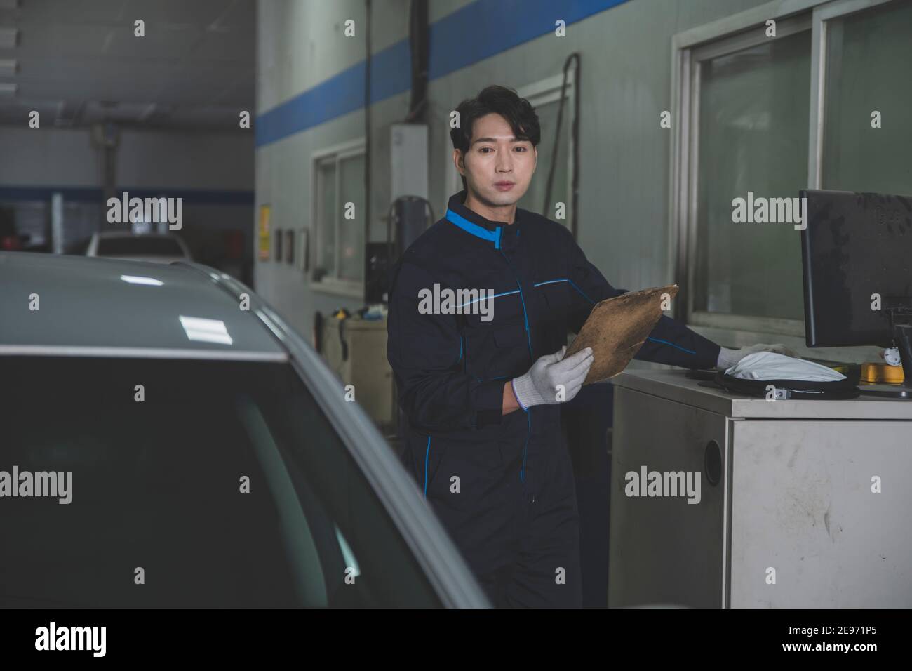 auto vehicle Service repair center concept with maintenance staff Stock ...