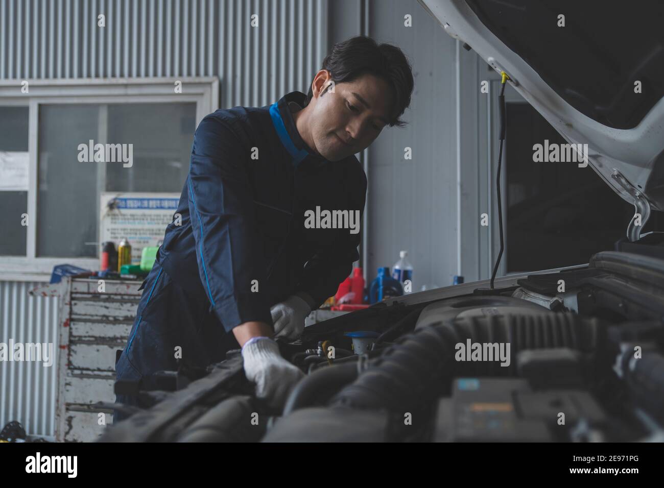 auto vehicle Service repair center concept with maintenance staff Stock ...