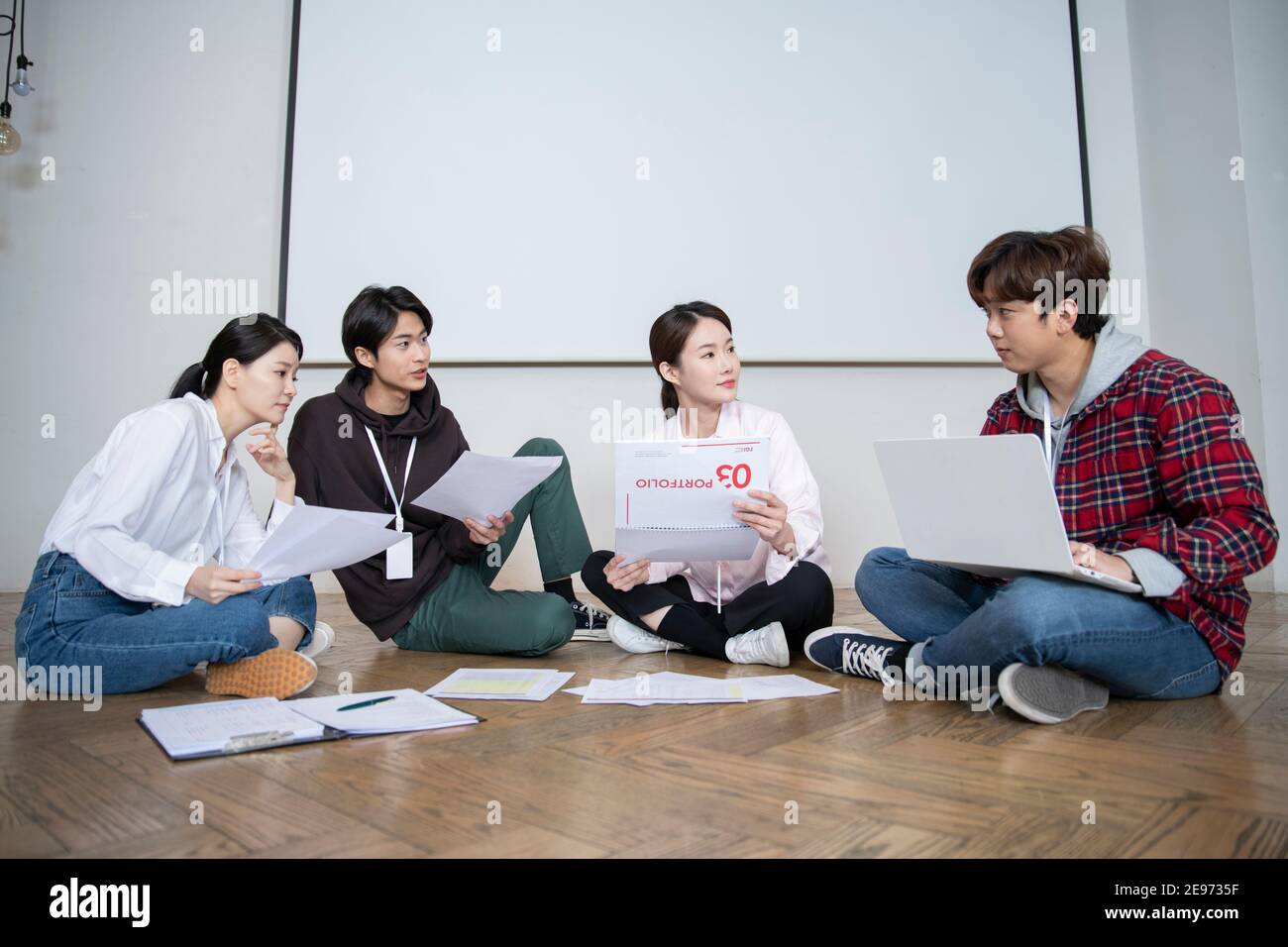 Korean business woman floor hi-res stock photography and images - Alamy