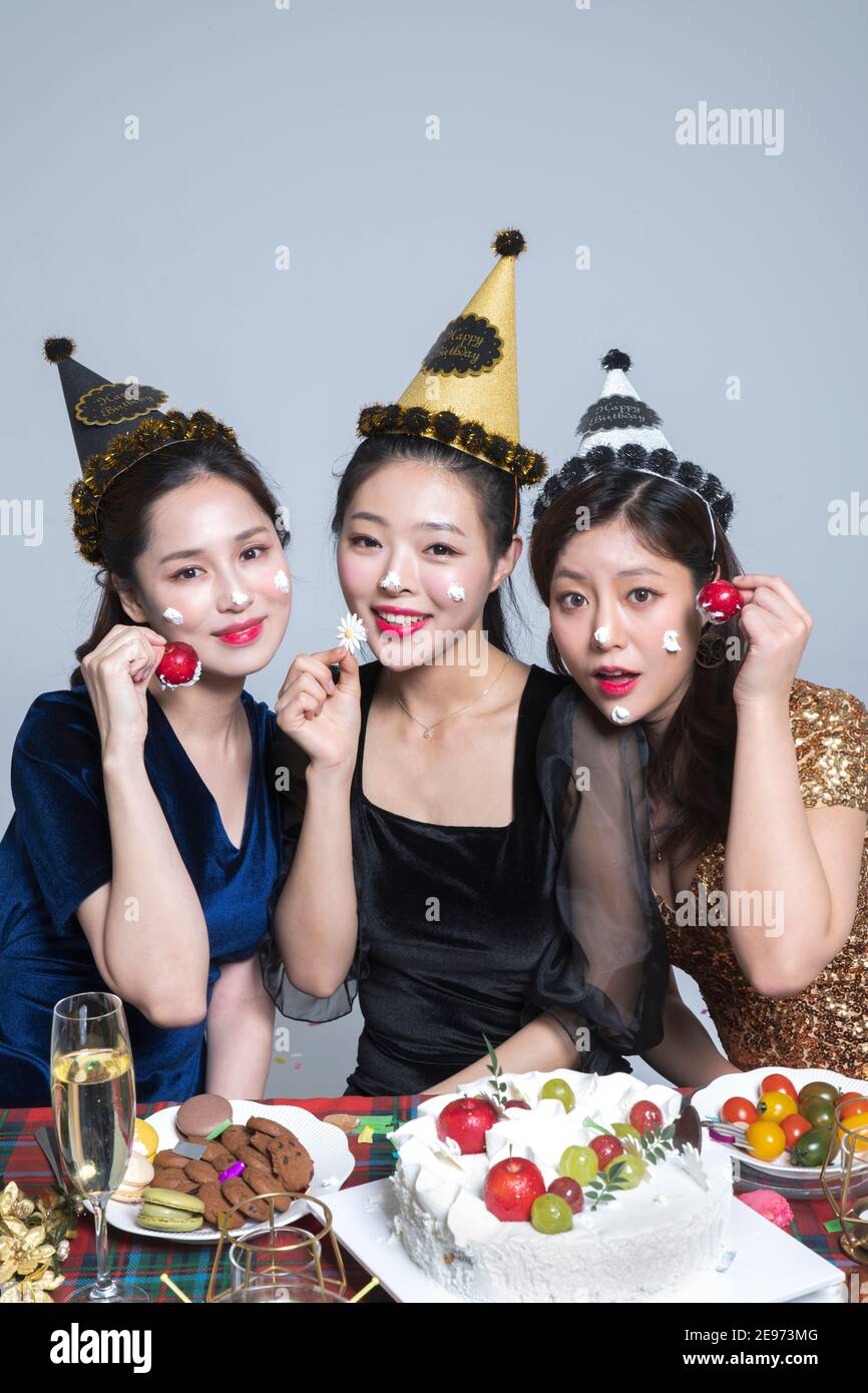 Asian ladies at party hi-res stock photography and images - Alamy