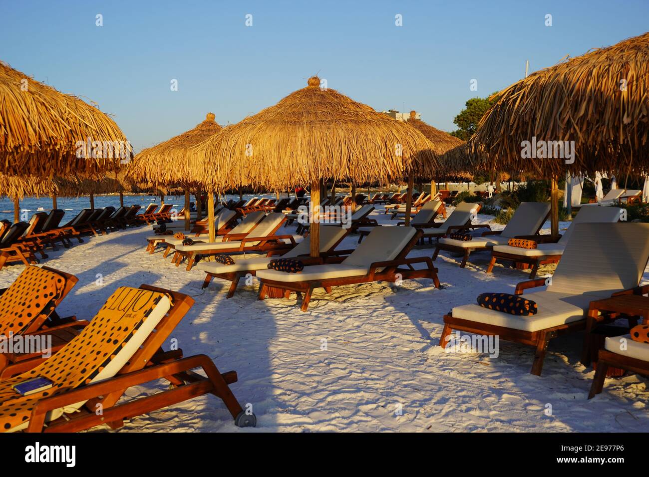 Hotel beach Lujo. Beautiful tropical beach banner. White sand travel ...