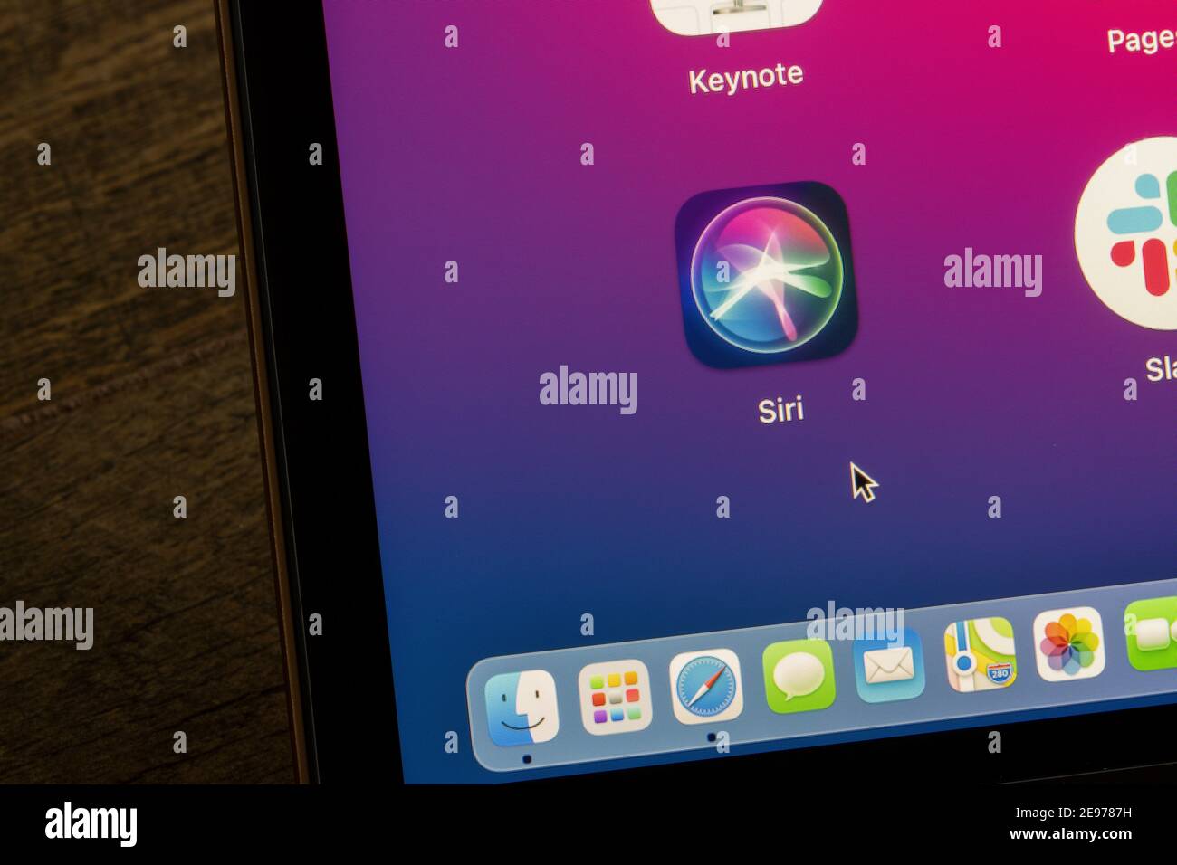 Siri logo hi-res stock photography and images - Alamy