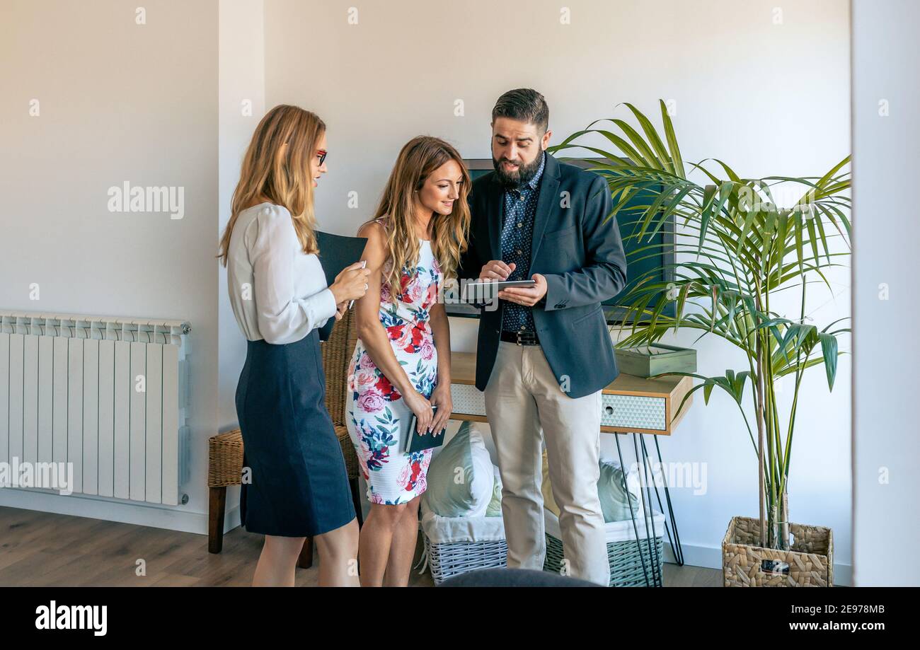 Businesspeople having an informal work meeting Stock Photo - Alamy