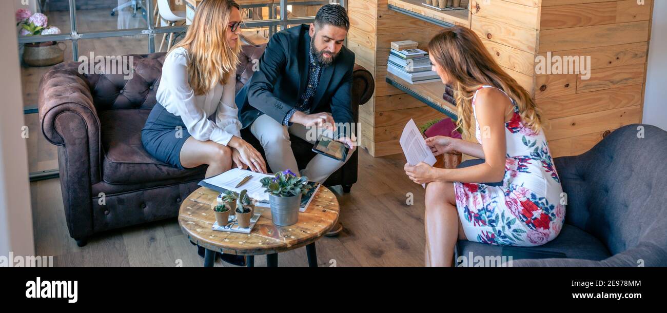 Businesspeople having an informal work meeting Stock Photo - Alamy