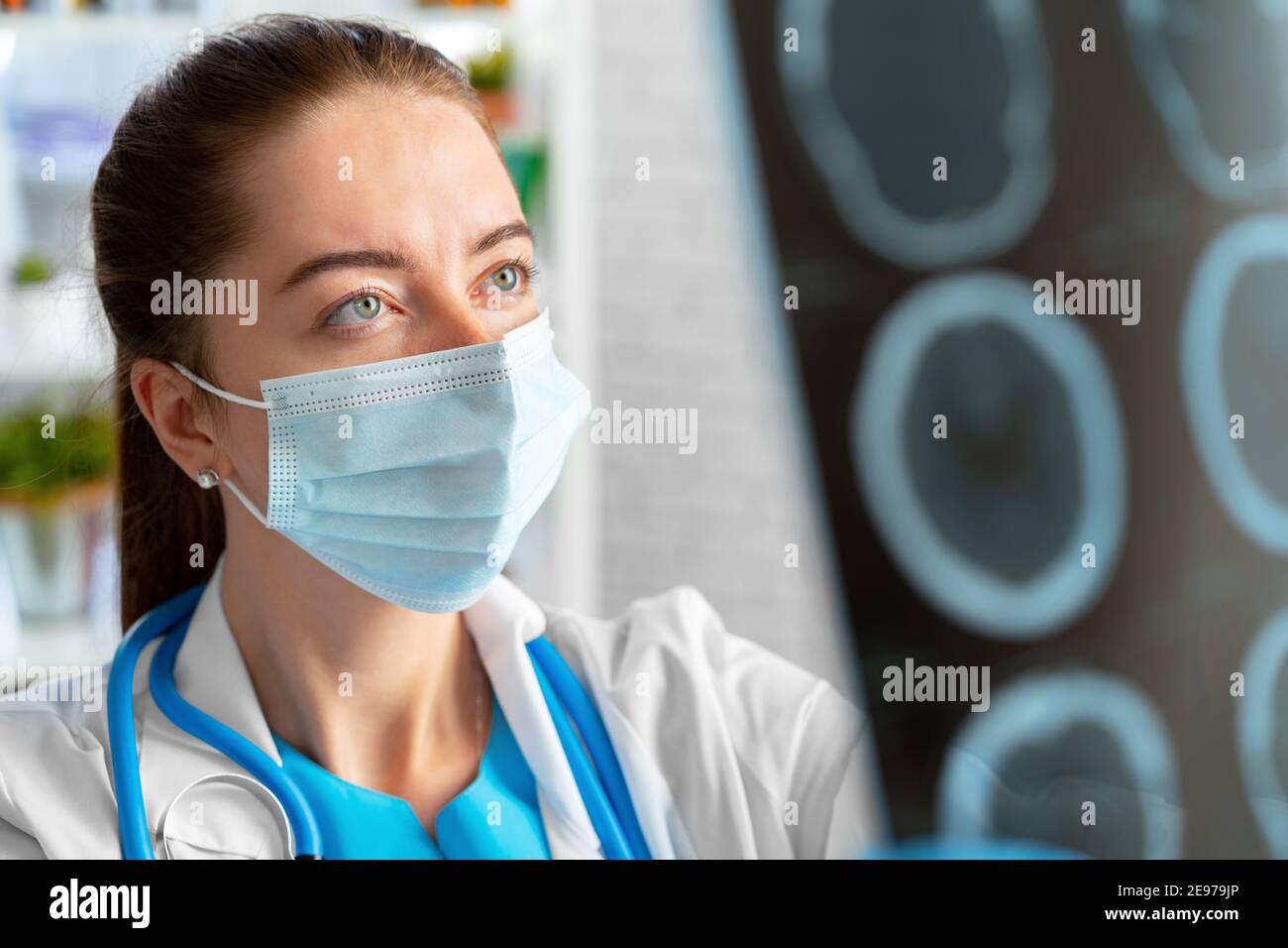 Radiologist examines mri scan hi-res stock photography and images - Alamy