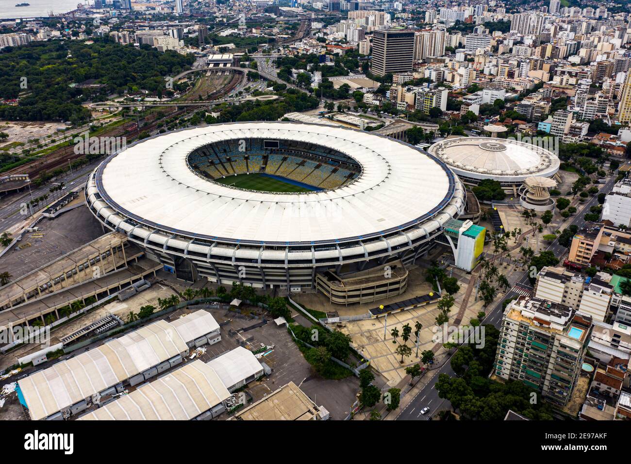 Rio olympic stadium rings hi-res stock photography and images - Alamy